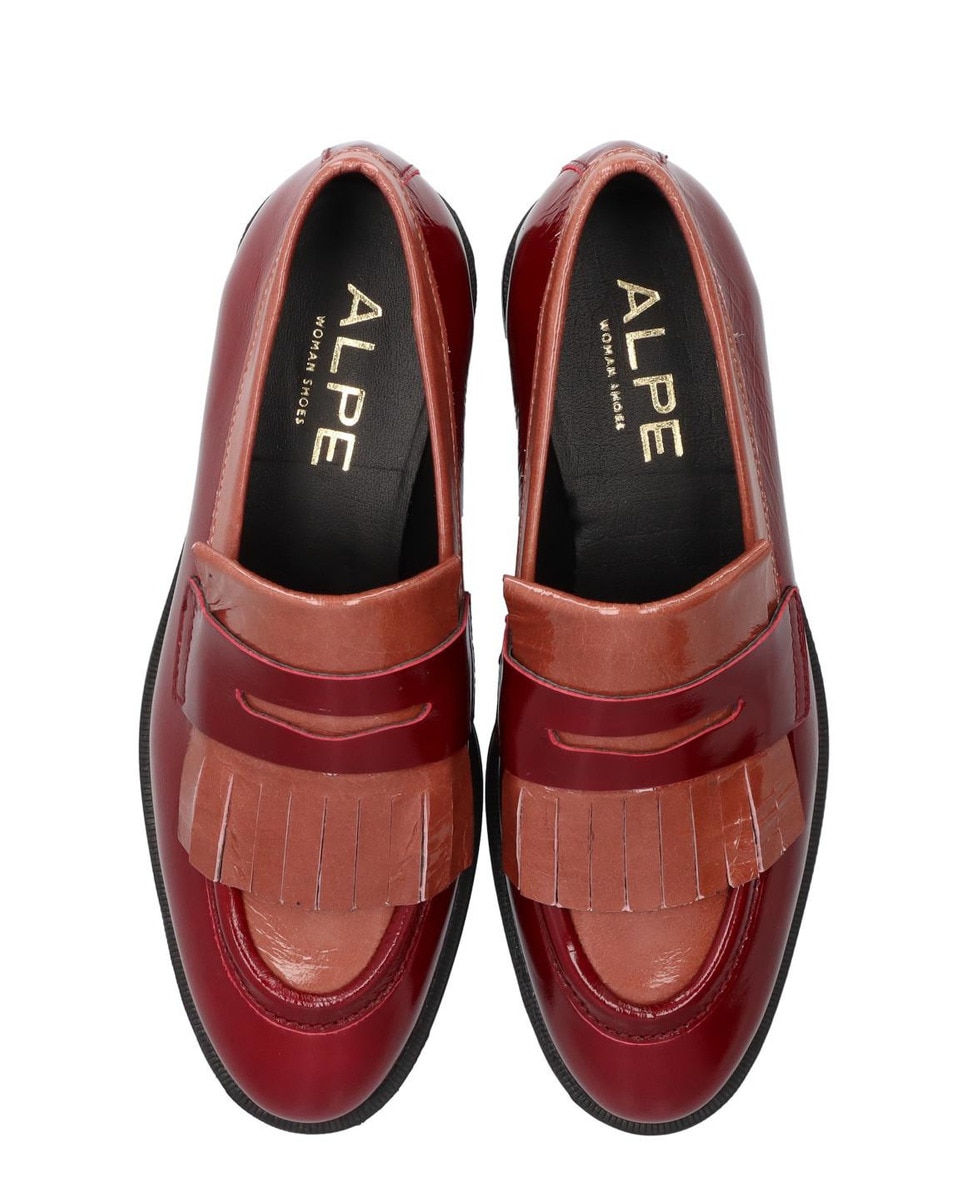 Mocasines planos de mujer de piel vernice en color rojo Rojo Alpe · El ...