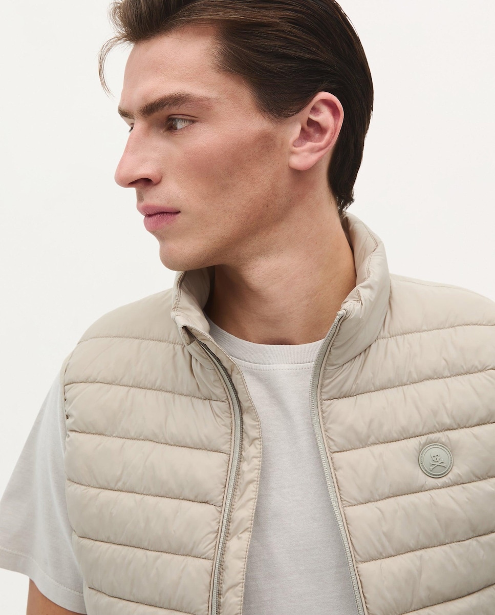 Chaleco de abrigo de hombre con cuello subido y cierre de cremallera · Scalpers · El Corte Inglés