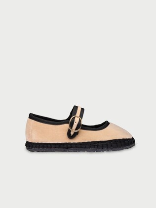 Merceditas de niña en terciopelo beige · Flabelus · El Corte Inglés