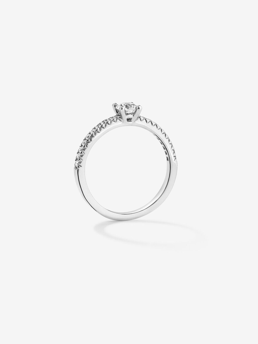 Anillo solitario de compromiso de oro blanco con diamantes · SUAREZ ...