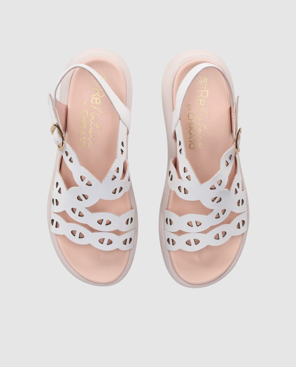Sandalias de cuña de mujer con acabado brillante y diseño calado Blanco ...