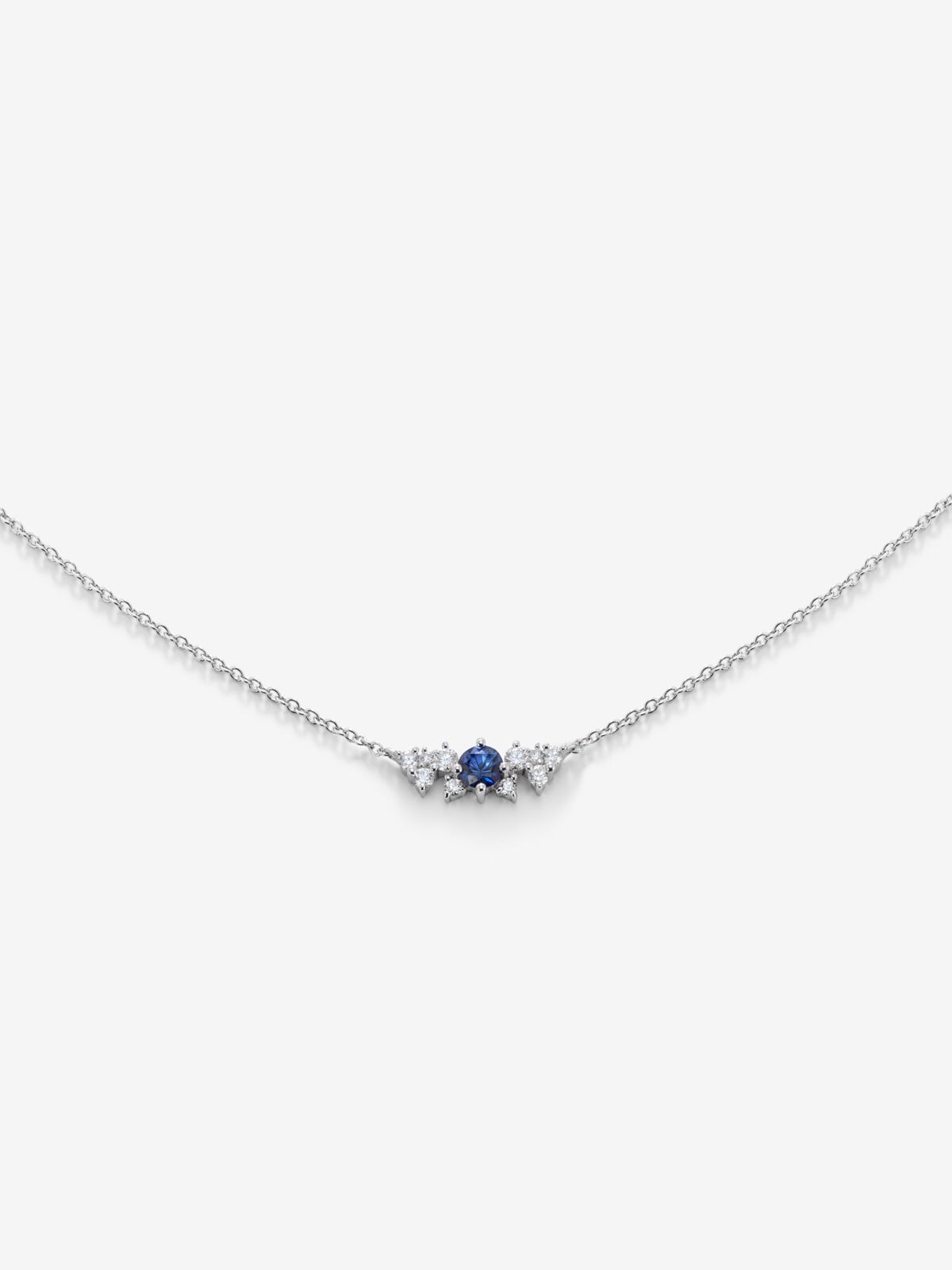 Colgante cadena de oro blanco con zafiro y diamantes · SUAREZ · El ...