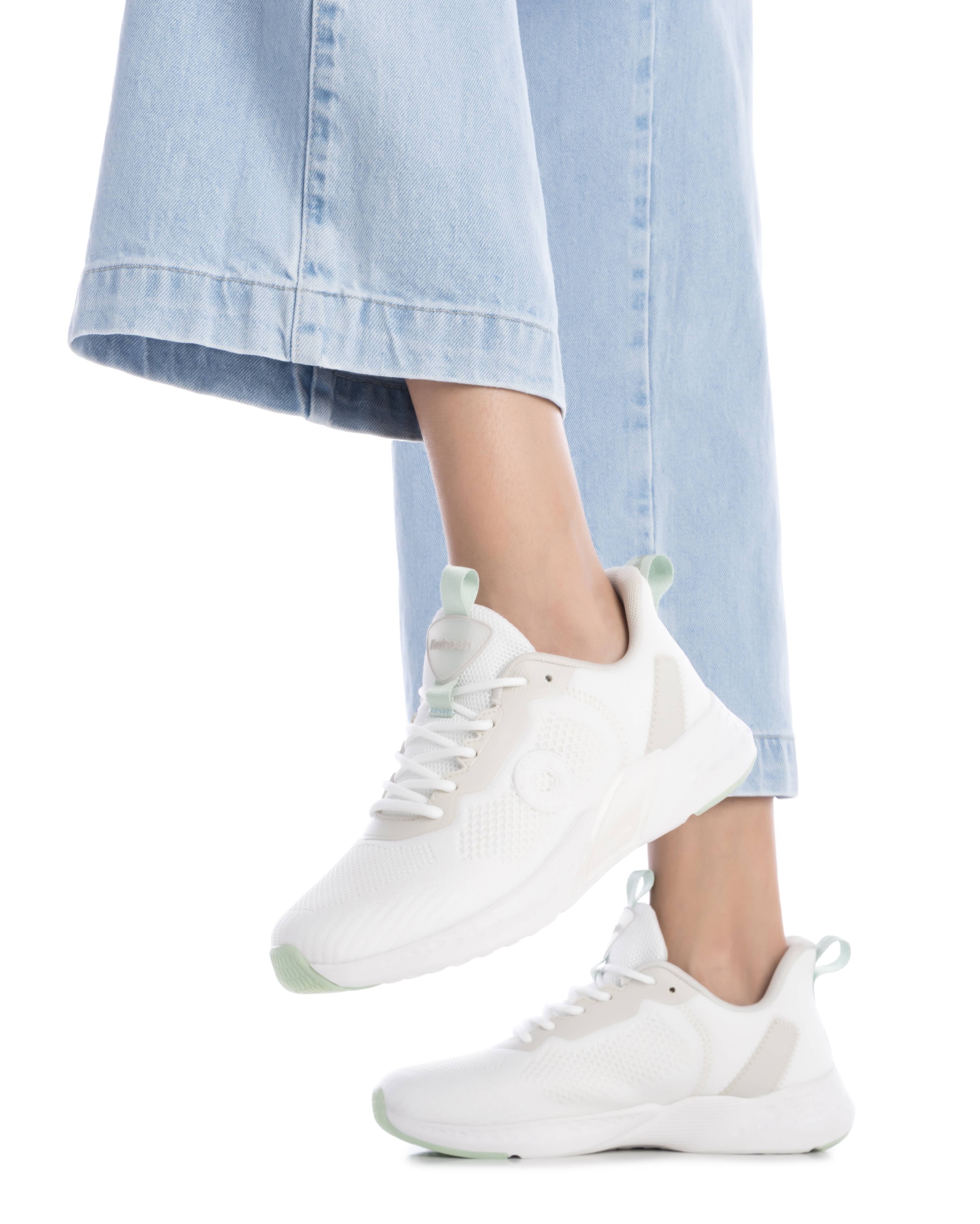 Zapatillas deportivas de mujer color con cordones Blanco Refresh · El ...
