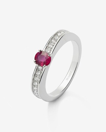Anillo de oro blanco de 18K con rubí rojo y diamantes · SUAREZ · El ...
