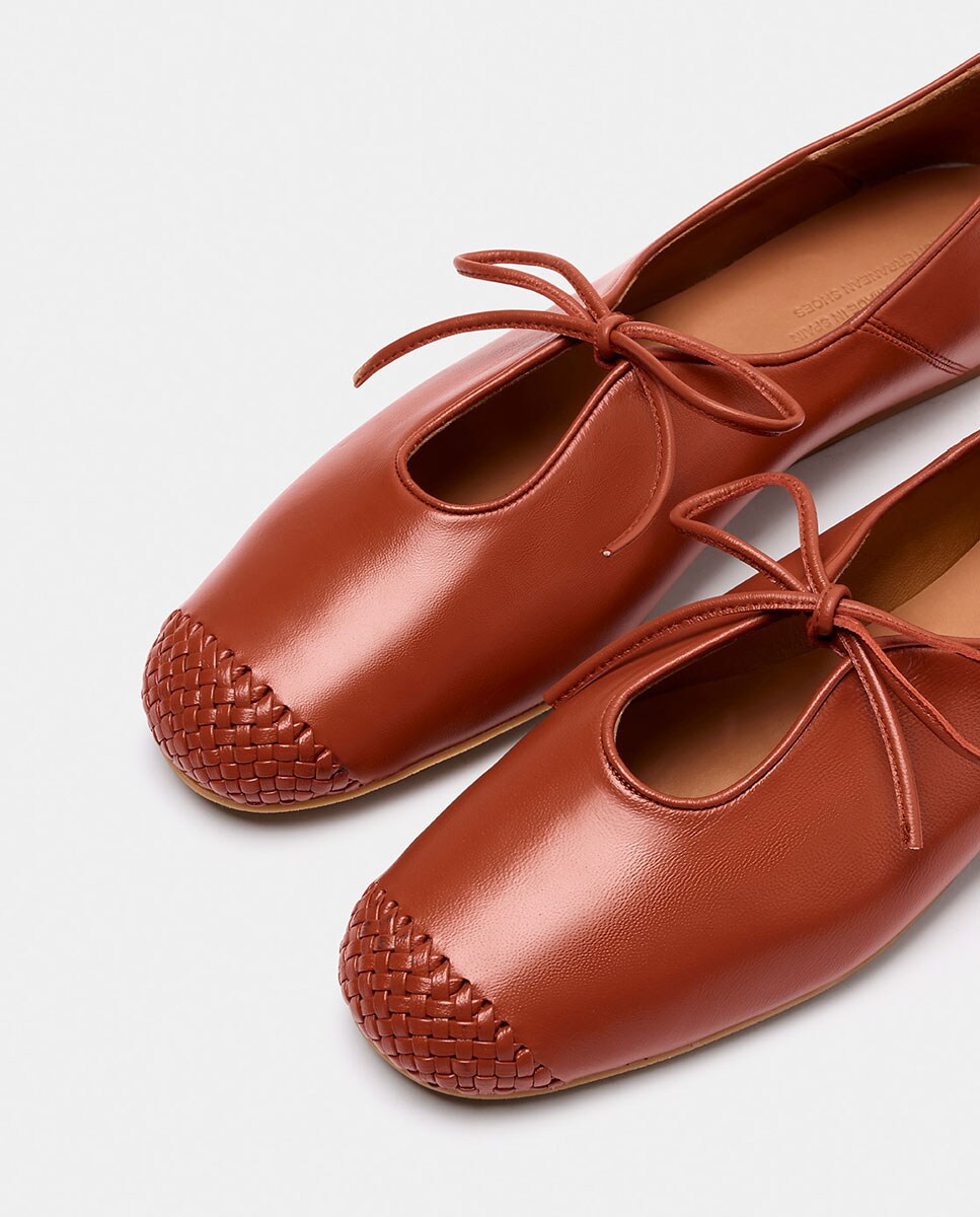 Merceditas de mujer de piel con cierre de lazo · Naguisa · El Corte Inglés