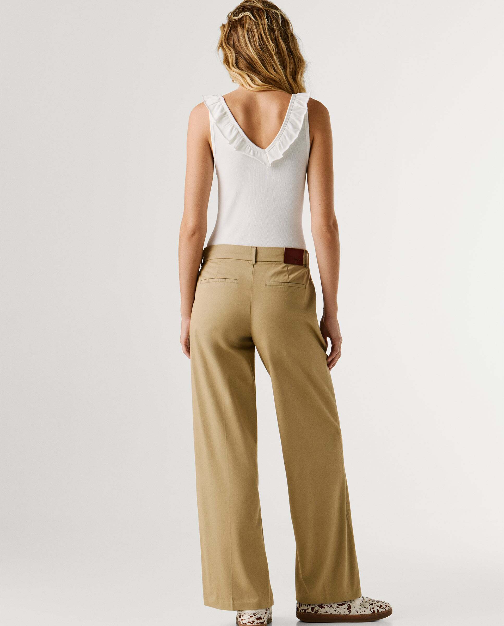 Pantalón recto de mujer con tiro medio Natural Pepe Jeans · El Corte Inglés