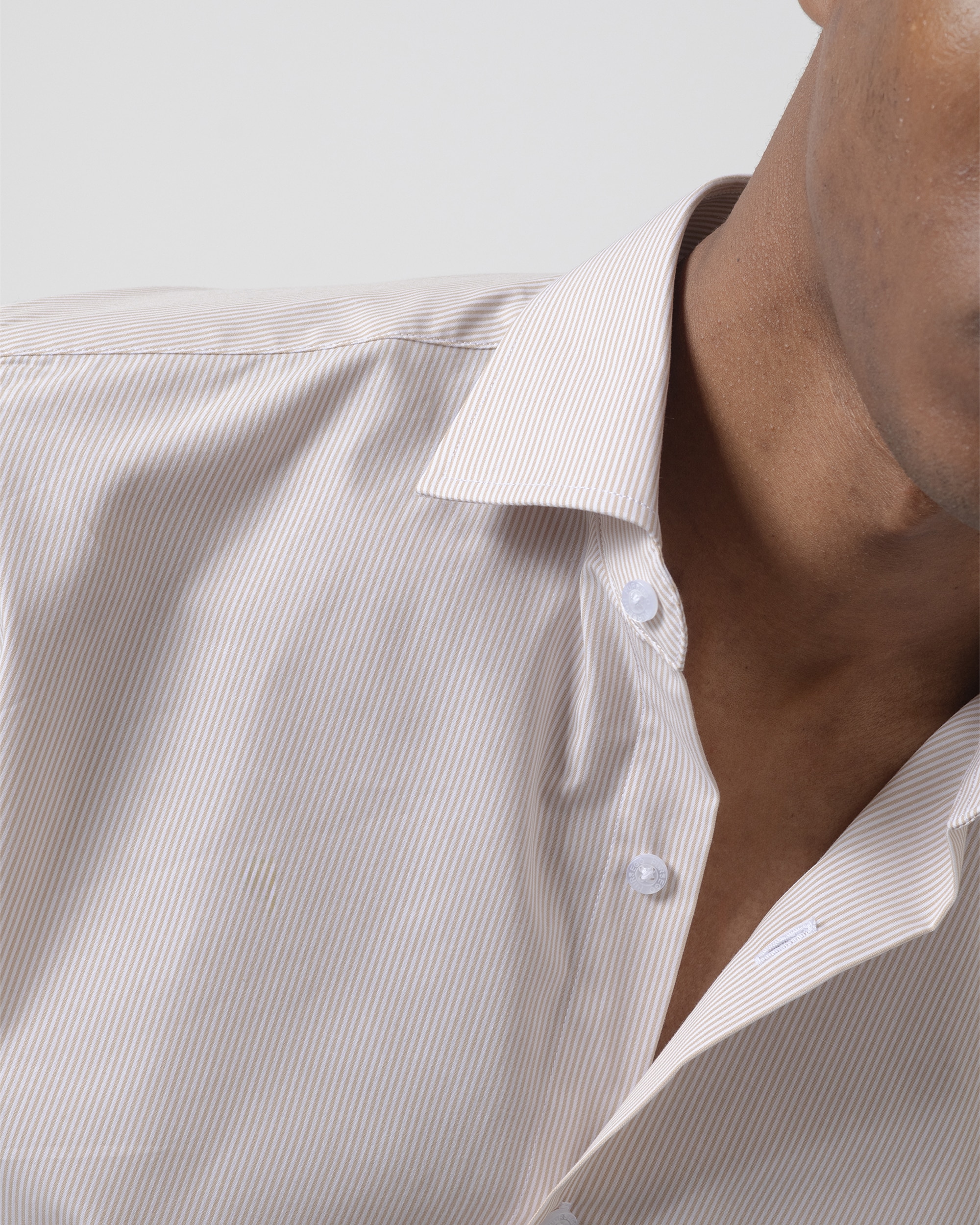 Camisa vestir rayas de hombre regular fit arena Arena · El Corte Inglés